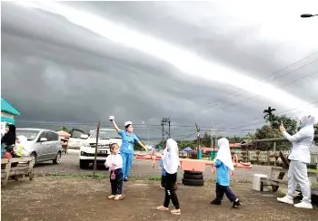 Unusual cloud formation causes excitement in Bintulu - PressReader