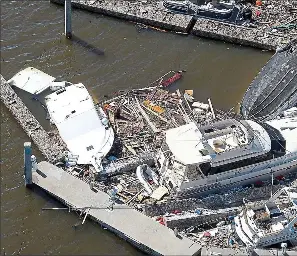 DEADLY STORM 10 KILLED AS HURRICANE IAN WREAKS DESTRUCTIO­N ACROSS FLORIDA - PressReader