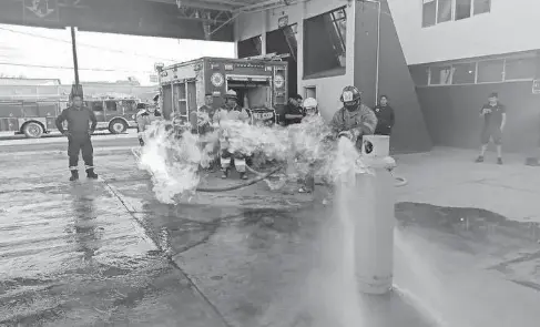 Realizan práctica contra incendios - PressReader